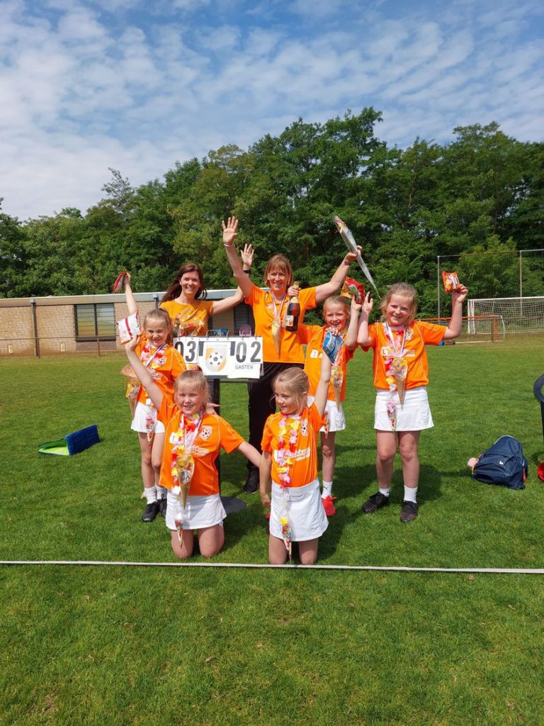 Korfbalsters S.V. Lottum E1 kampioen!